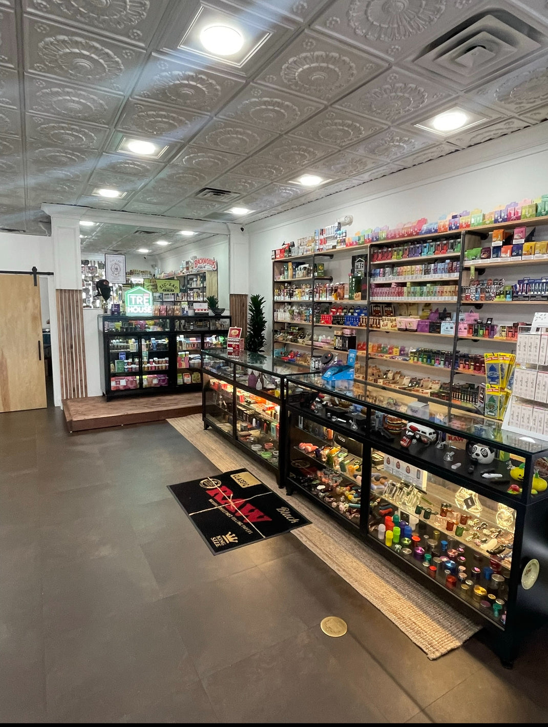 About Us – The Hot Box Smoke Shop & Glass Boutique